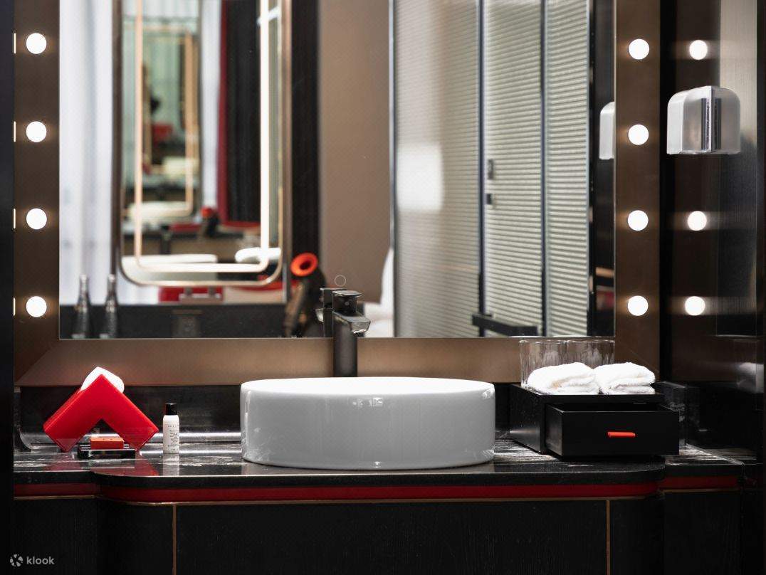 [Near Gongbei Port] Radisson RED Zhuhai Gongbei Port - Klook